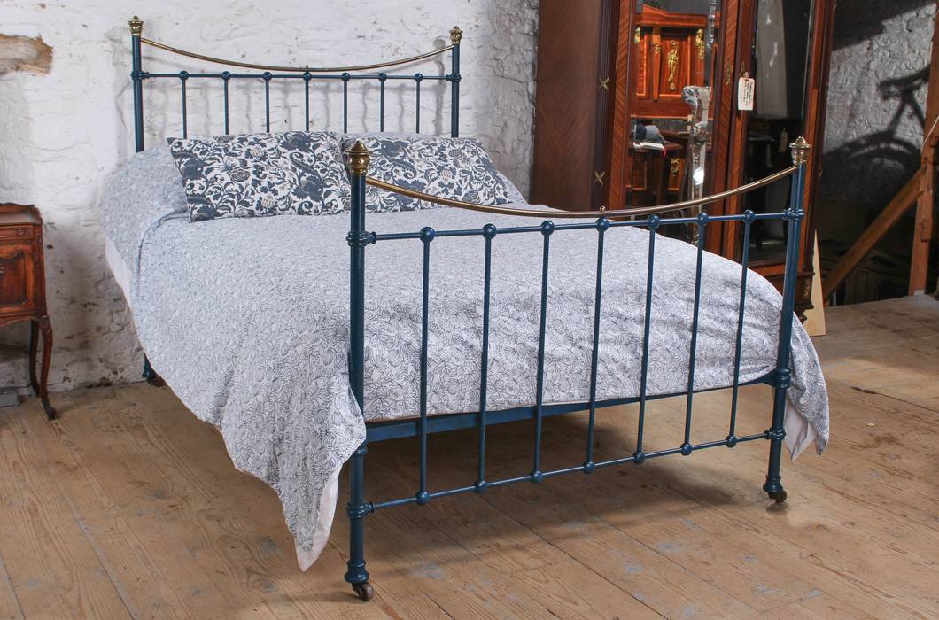 Classic Edwardian dip rail in lovely blue