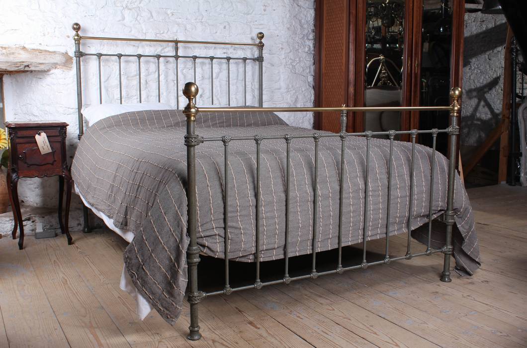 Timelessly elegant classic Victorian king size bed