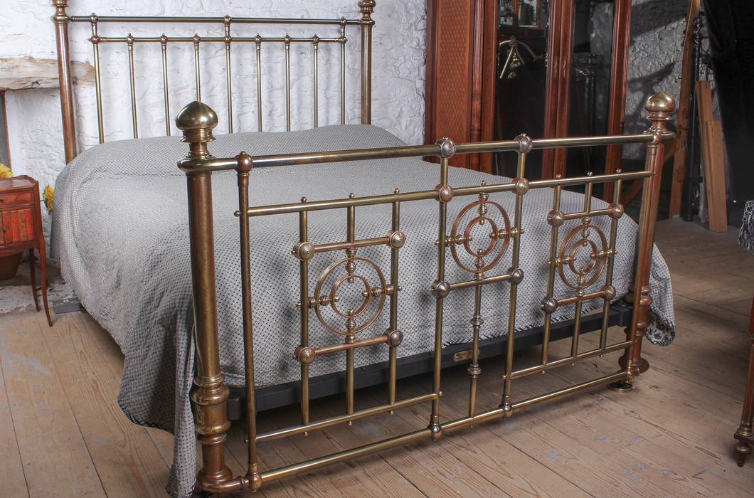 Stunning Winfield Super King Size All Brass